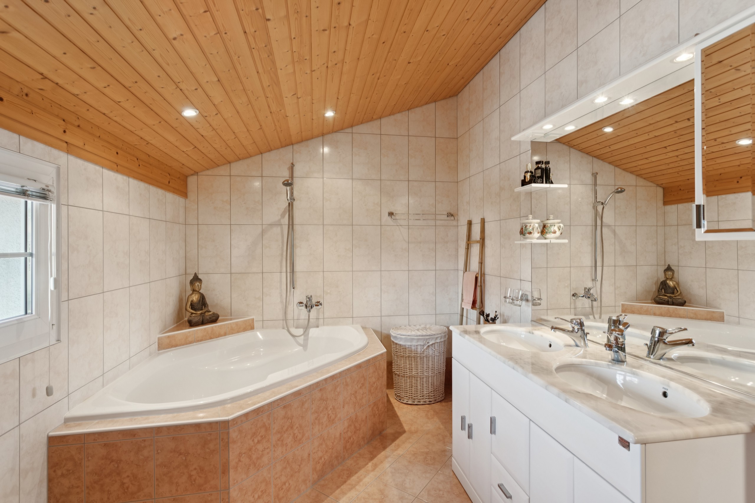 Charmante maison individuelle au centre de Bulle avec terrain à bâtir ...